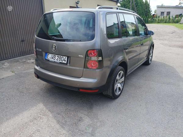 Pelēks Volkswagen cross-touran 2007 Utena, ar dzinēja tilpumu 1.90 L un nobraukumu 220 tūkst. km par 4200 €, foto 3 vietnē AUTOMOTO.COM.LV