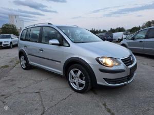 Pelēks Volkswagen cross-touran 2007 Utena, ar dzinēja tilpumu 2.00 L un nobraukumu 200 tūkst. km par 3550 €, foto 6 vietnē AUTOMOTO.COM.LV