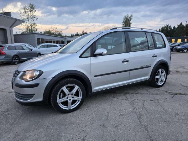 Grey Volkswagen cross-touran 2007 in Utena, with an engine capacity of 2.00 L and mileage of 200 thousand km for 3550 €, photo 7 on AUTOMOTO.COM.LV