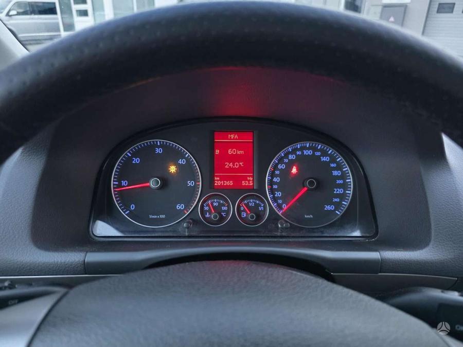 Pelēks Volkswagen cross-touran 2007 Utena, ar dzinēja tilpumu 2.00 L un nobraukumu 200 tūkst. km par 3550 €, foto 10 vietnē AUTOMOTO.COM.LV