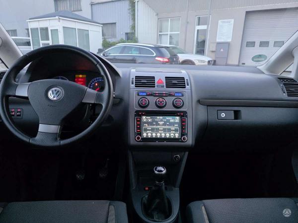 Grey Volkswagen cross-touran 2007 in Utena, with an engine capacity of 2.00 L and mileage of 200 thousand km for 3550 €, photo 11 on AUTOMOTO.COM.LV