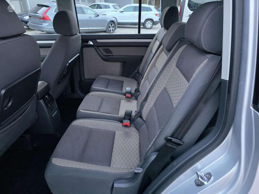 Pelēks Volkswagen cross-touran 2007 Utena, ar dzinēja tilpumu 2.00 L un nobraukumu 200 tūkst. km par 3550 €, foto 14 vietnē AUTOMOTO.COM.LV