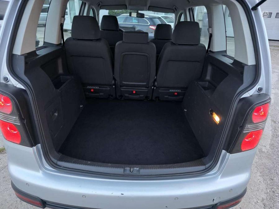 Pelēks Volkswagen cross-touran 2007 Utena, ar dzinēja tilpumu 2.00 L un nobraukumu 200 tūkst. km par 3550 €, foto 15 vietnē AUTOMOTO.COM.LV