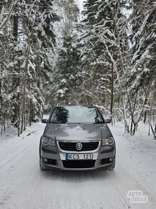 Grey Volkswagen cross-touran 2008 in Mazeikiai, with an engine capacity of 1.90 L and mileage of 362 thousand km for 3990 €, photo 1 on AUTOMOTO.COM.LV