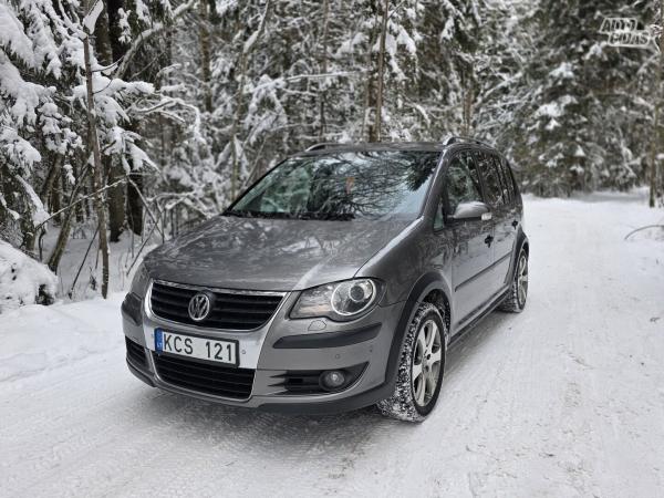 Grey Volkswagen cross-touran 2008 in Mazeikiai, with an engine capacity of 1.90 L and mileage of 362 thousand km for 3990 €, photo 3 on AUTOMOTO.COM.LV