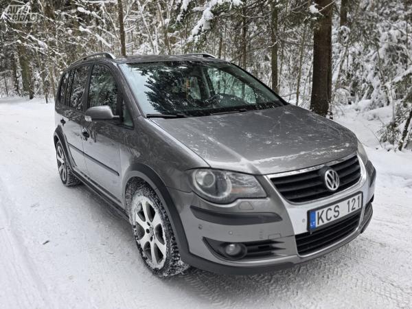 Grey Volkswagen cross-touran 2008 in Mazeikiai, with an engine capacity of 1.90 L and mileage of 362 thousand km for 3990 €, photo 4 on AUTOMOTO.COM.LV