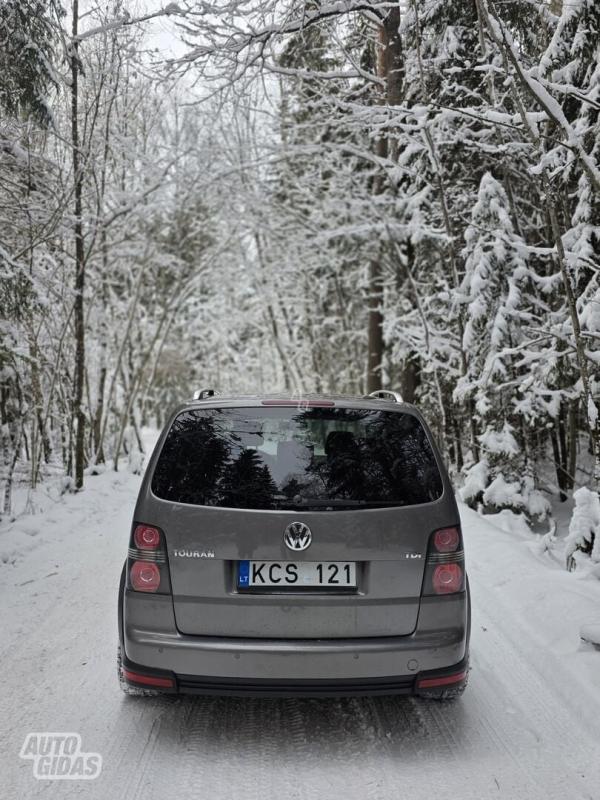 Grey Volkswagen cross-touran 2008 in Mazeikiai, with an engine capacity of 1.90 L and mileage of 362 thousand km for 3990 €, photo 5 on AUTOMOTO.COM.LV