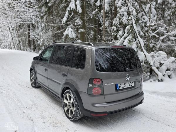 Grey Volkswagen cross-touran 2008 in Mazeikiai, with an engine capacity of 1.90 L and mileage of 362 thousand km for 3990 €, photo 6 on AUTOMOTO.COM.LV