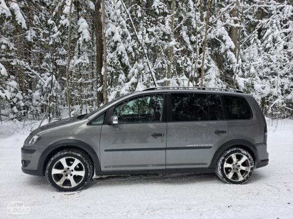 Grey Volkswagen cross-touran 2008 in Mazeikiai, with an engine capacity of 1.90 L and mileage of 362 thousand km for 3990 €, photo 7 on AUTOMOTO.COM.LV