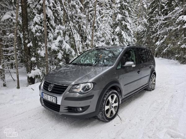 Grey Volkswagen cross-touran 2008 in Mazeikiai, with an engine capacity of 1.90 L and mileage of 362 thousand km for 3990 €, photo 8 on AUTOMOTO.COM.LV