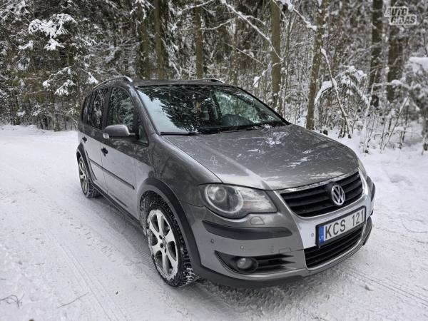 Grey Volkswagen cross-touran 2008 in Mazeikiai, with an engine capacity of 1.90 L and mileage of 362 thousand km for 3990 €, photo 9 on AUTOMOTO.COM.LV