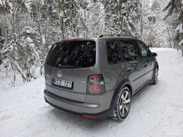 Grey Volkswagen cross-touran 2008 in Mazeikiai, with an engine capacity of 1.90 L and mileage of 362 thousand km for 3990 €, photo 10 on AUTOMOTO.COM.LV