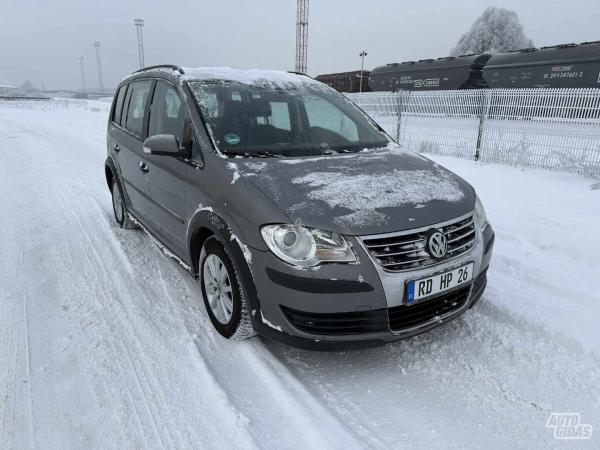 Grey Volkswagen cross-touran 2008 in Mazeikiai, with an engine capacity of 1.90 L and mileage of 289 thousand km for 3950 €, photo 1 on AUTOMOTO.COM.LV