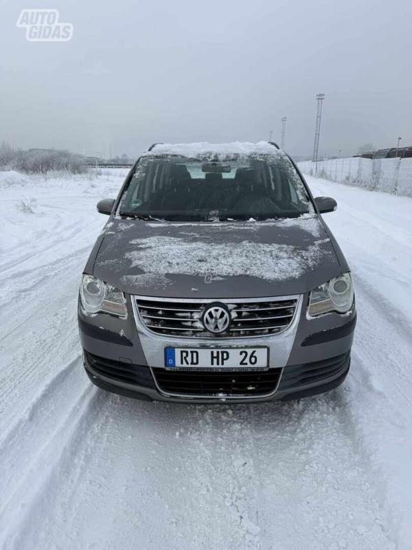 Grey Volkswagen cross-touran 2008 in Mazeikiai, with an engine capacity of 1.90 L and mileage of 289 thousand km for 3950 €, photo 3 on AUTOMOTO.COM.LV