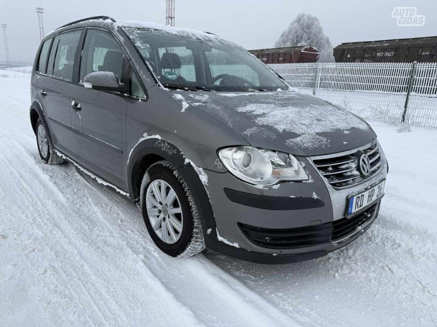 Pelēks Volkswagen cross-touran 2008 Mažeikiai, ar dzinēja tilpumu 1.90 L un nobraukumu 289 tūkst. km par 3950 €, foto 4 vietnē AUTOMOTO.COM.LV