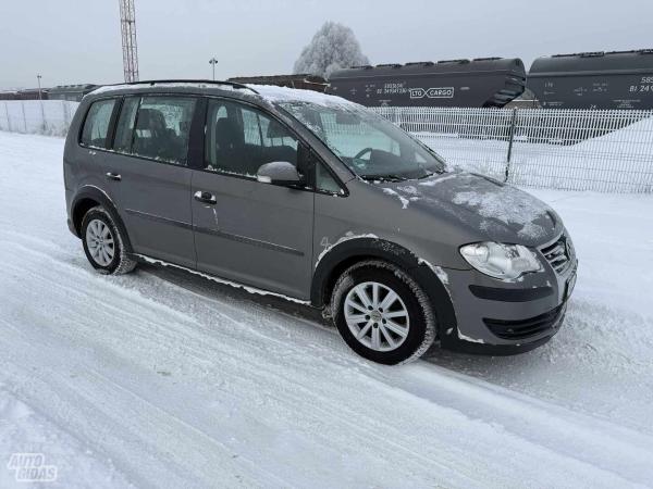 Grey Volkswagen cross-touran 2008 in Mazeikiai, with an engine capacity of 1.90 L and mileage of 289 thousand km for 3950 €, photo 5 on AUTOMOTO.COM.LV