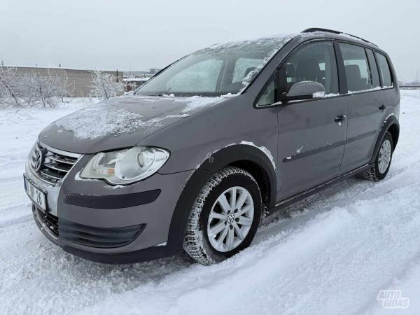 Grey Volkswagen cross-touran 2008 in Mazeikiai, with an engine capacity of 1.90 L and mileage of 289 thousand km for 3950 €, photo 8 on AUTOMOTO.COM.LV