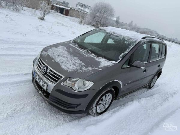 Grey Volkswagen cross-touran 2008 in Mazeikiai, with an engine capacity of 1.90 L and mileage of 289 thousand km for 3950 €, photo 9 on AUTOMOTO.COM.LV