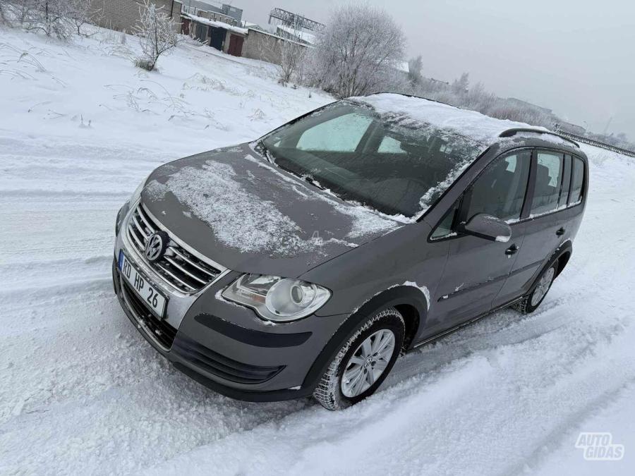 Pelēks Volkswagen cross-touran 2008 Mažeikiai, ar dzinēja tilpumu 1.90 L un nobraukumu 289 tūkst. km par 3950 €, foto 9 vietnē AUTOMOTO.COM.LV