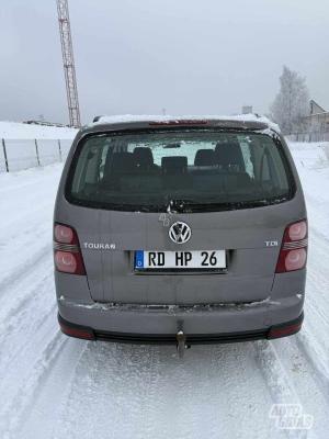 Pelēks Volkswagen cross-touran 2008 Mažeikiai, ar dzinēja tilpumu 1.90 L un nobraukumu 289 tūkst. km par 3950 €, foto 13 vietnē AUTOMOTO.COM.LV