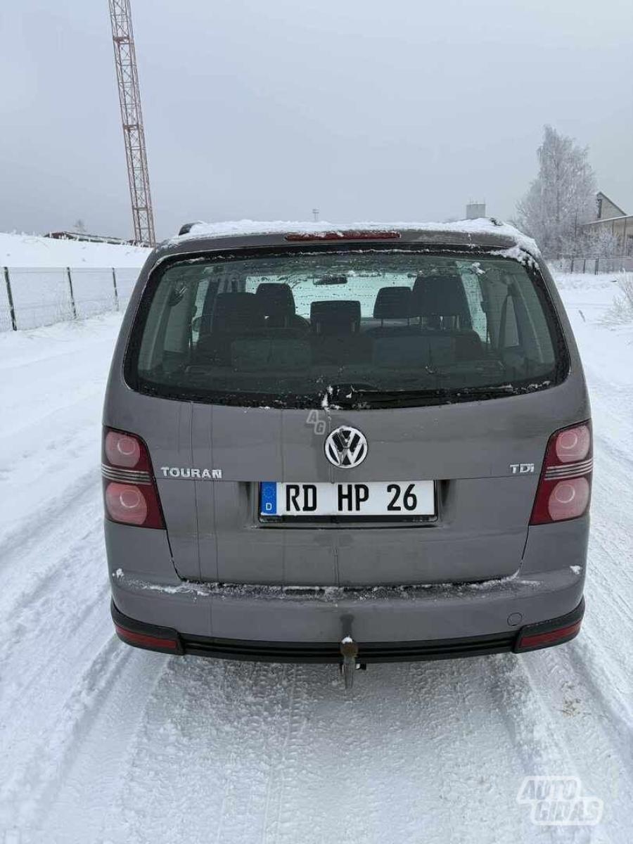 Pelēks Volkswagen cross-touran 2008 Mažeikiai, ar dzinēja tilpumu 1.90 L un nobraukumu 289 tūkst. km par 3950 €, foto 13 vietnē AUTOMOTO.COM.LV