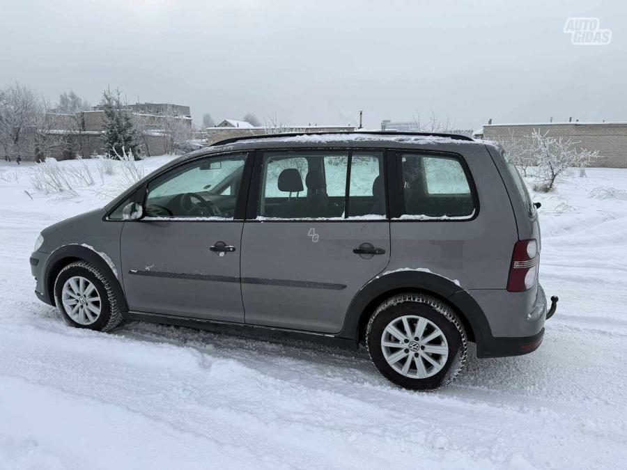 Pelēks Volkswagen cross-touran 2008 Mažeikiai, ar dzinēja tilpumu 1.90 L un nobraukumu 289 tūkst. km par 3950 €, foto 16 vietnē AUTOMOTO.COM.LV
