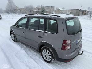 Pelēks Volkswagen cross-touran 2008 Mažeikiai, ar dzinēja tilpumu 1.90 L un nobraukumu 289 tūkst. km par 3950 €, foto 17 vietnē AUTOMOTO.COM.LV