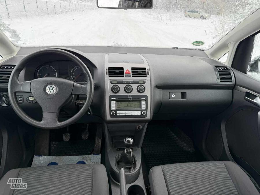 Pelēks Volkswagen cross-touran 2008 Mažeikiai, ar dzinēja tilpumu 1.90 L un nobraukumu 289 tūkst. km par 3950 €, foto 23 vietnē AUTOMOTO.COM.LV