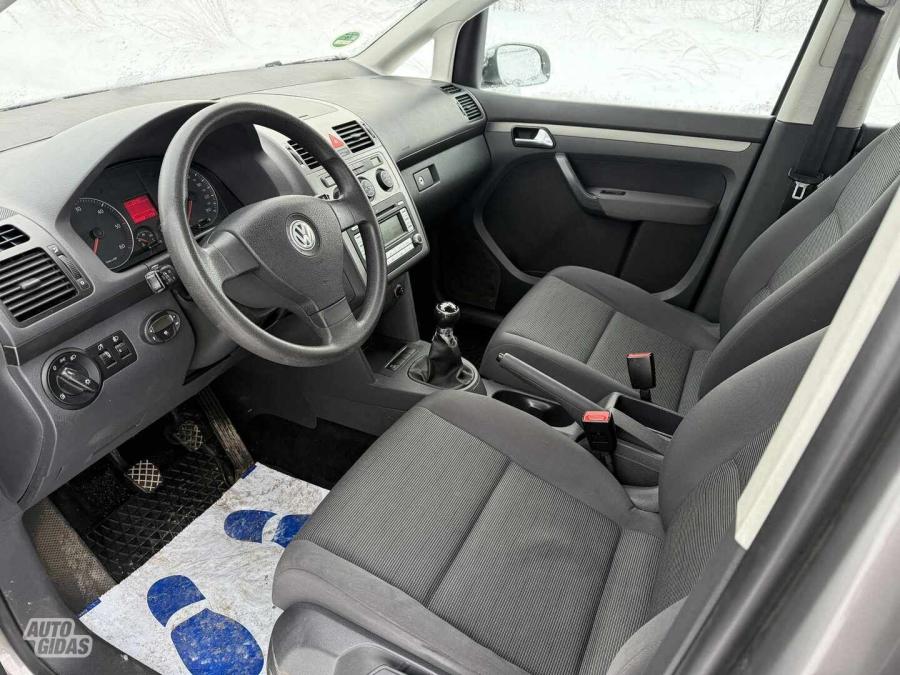 Pelēks Volkswagen cross-touran 2008 Mažeikiai, ar dzinēja tilpumu 1.90 L un nobraukumu 289 tūkst. km par 3950 €, foto 27 vietnē AUTOMOTO.COM.LV