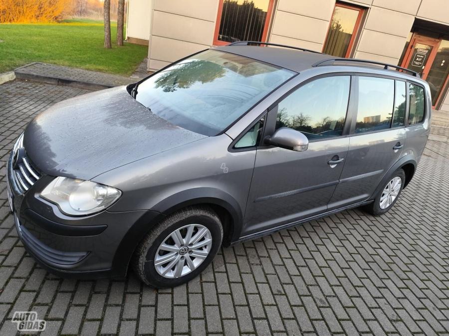 Grey Volkswagen cross-touran 2008 in Mazeikiai, with an engine capacity of 1.90 L and mileage of 289 thousand km for 3900 €, photo 11 on AUTOMOTO.COM.LV