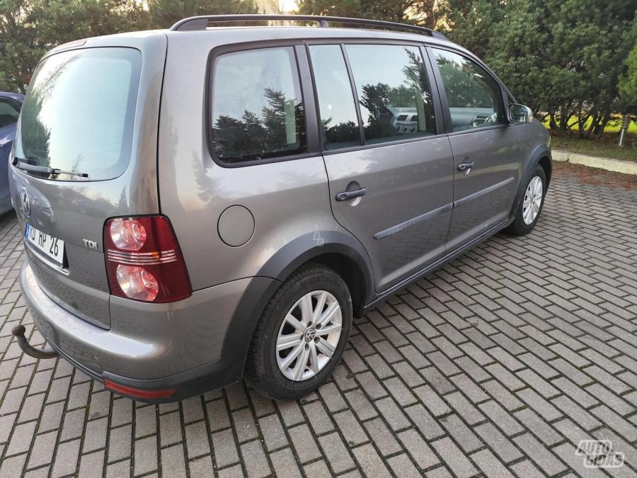 Grey Volkswagen cross-touran 2008 in Mazeikiai, with an engine capacity of 1.90 L and mileage of 289 thousand km for 3900 €, photo 12 on AUTOMOTO.COM.LV
