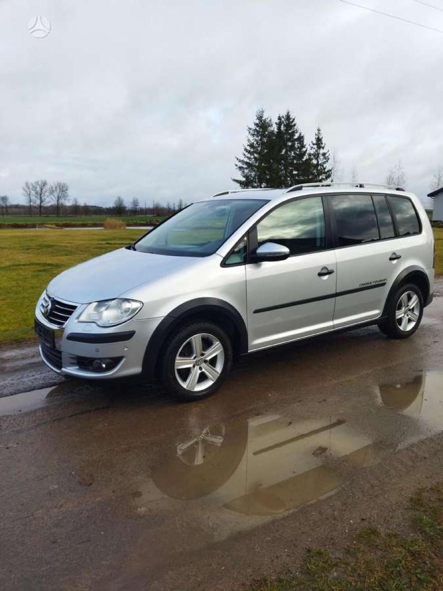 Pelēks Volkswagen cross-touran 2009 Vilkaviškis, ar dzinēja tilpumu 1.90 L un nobraukumu 293 tūkst. km par 3999 €, foto 1 vietnē AUTOMOTO.COM.LV