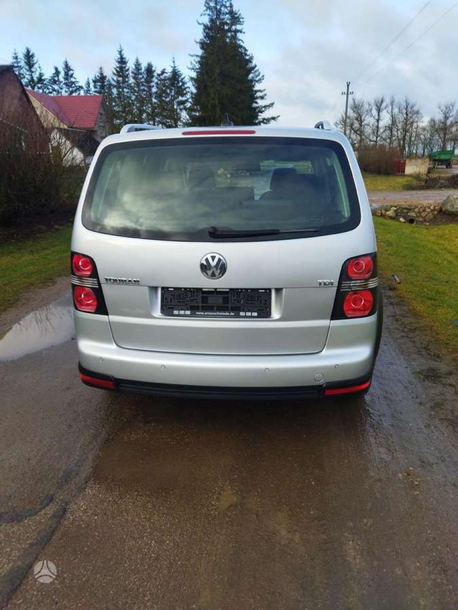 Pelēks Volkswagen cross-touran 2009 Vilkaviškis, ar dzinēja tilpumu 1.90 L un nobraukumu 293 tūkst. km par 3999 €, foto 5 vietnē AUTOMOTO.COM.LV