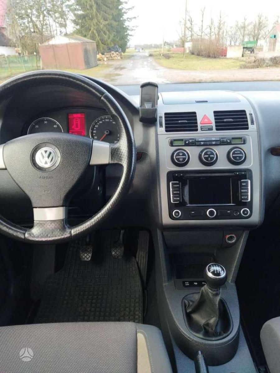 Pelēks Volkswagen cross-touran 2009 Vilkaviškis, ar dzinēja tilpumu 1.90 L un nobraukumu 293 tūkst. km par 3999 €, foto 10 vietnē AUTOMOTO.COM.LV