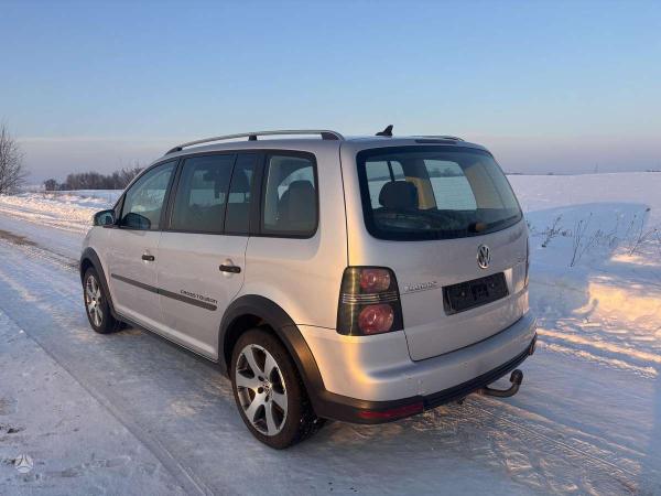 Pelēks Volkswagen cross-touran 2009 Varėna, ar dzinēja tilpumu 2.00 L un nobraukumu 275 tūkst. km par 4300 €, foto 5 vietnē AUTOMOTO.COM.LV