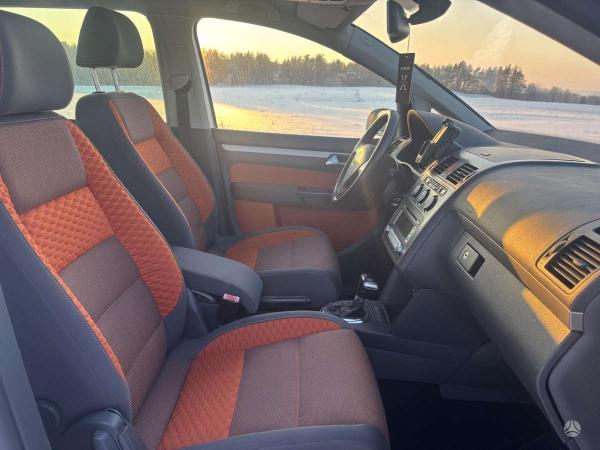 Pelēks Volkswagen cross-touran 2009 Varėna, ar dzinēja tilpumu 2.00 L un nobraukumu 275 tūkst. km par 4300 €, foto 8 vietnē AUTOMOTO.COM.LV