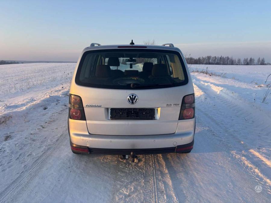 Grey Volkswagen cross-touran 2009 in Varena, with an engine capacity of 2.00 L and mileage of 275 thousand km for 4300 €, photo 12 on AUTOMOTO.COM.LV