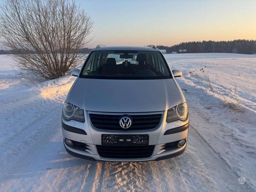 Grey Volkswagen cross-touran 2009 in Varena, with an engine capacity of 2.00 L and mileage of 275 thousand km for 4300 €, photo 13 on AUTOMOTO.COM.LV