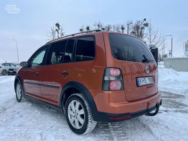 Volkswagen cross-touran 2007 Kauņa, ar dzinēja tilpumu 2.00 L un nobraukumu 329 tūkst. km par 5500 €, foto 4 vietnē AUTOMOTO.COM.LV