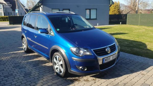Volkswagen cross-touran 2007 in Sakiai, with an engine capacity of 1.40 L and mileage of 237 thousand km for 4500 €, photo 3 on AUTOMOTO.COM.LV