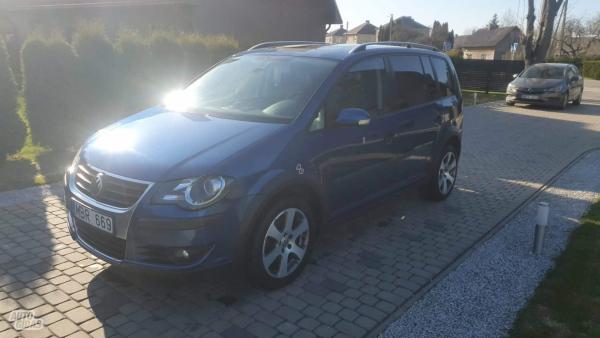 Volkswagen cross-touran 2007 in Sakiai, with an engine capacity of 1.40 L and mileage of 237 thousand km for 4500 €, photo 4 on AUTOMOTO.COM.LV