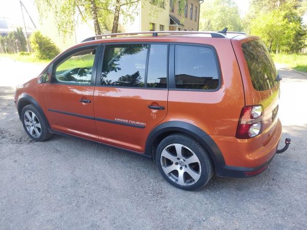 Volkswagen cross-touran 2007 in Utena, with an engine capacity of 2.00 L and mileage of 265 thousand km for 4150 €, photo 3 on AUTOMOTO.COM.LV