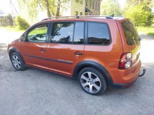 Volkswagen cross-touran 2007 in Utena, with an engine capacity of 2.00 L and mileage of 265 thousand km for 4150 €, photo 4 on AUTOMOTO.COM.LV