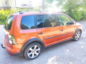 Volkswagen cross-touran 2007 in Utena, with an engine capacity of 2.00 L and mileage of 265 thousand km for 4150 €, photo 14 on AUTOMOTO.COM.LV
