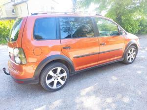 Volkswagen cross-touran 2007 in Utena, with an engine capacity of 2.00 L and mileage of 265 thousand km for 4150 €, photo 15 on AUTOMOTO.COM.LV