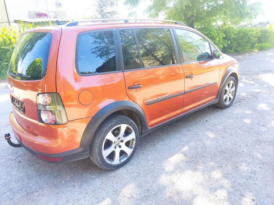 Volkswagen cross-touran 2007 in Utena, with an engine capacity of 2.00 L and mileage of 265 thousand km for 4150 €, photo 16 on AUTOMOTO.COM.LV