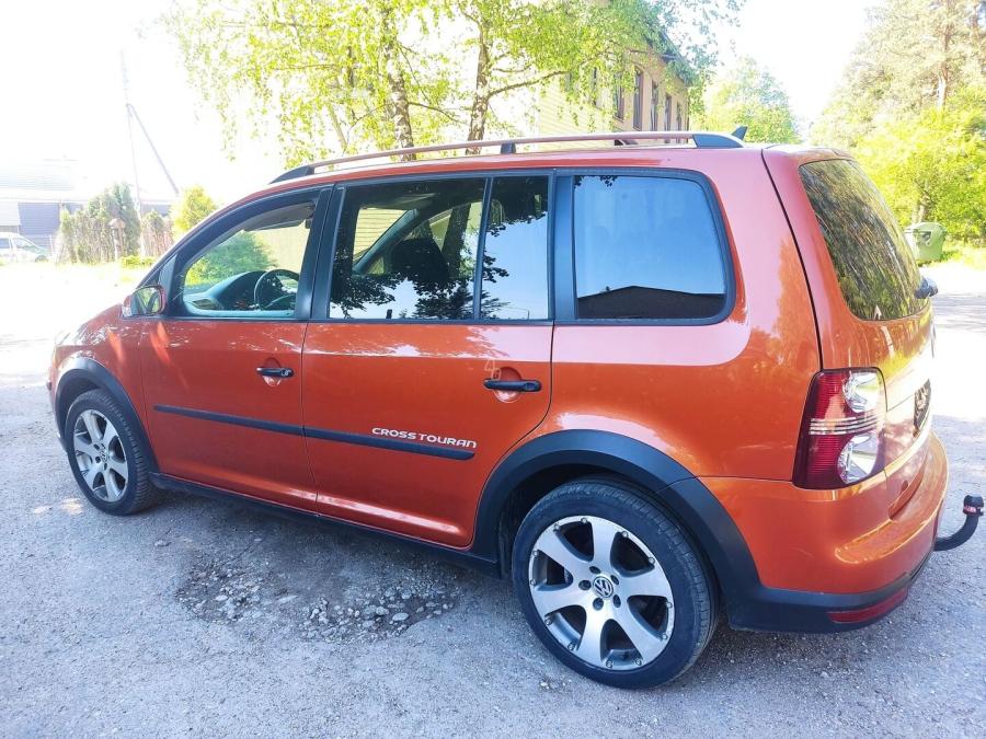 Volkswagen cross-touran 2007 in Utena, with an engine capacity of 2.00 L and mileage of 265 thousand km for 4150 €, photo 26 on AUTOMOTO.COM.LV