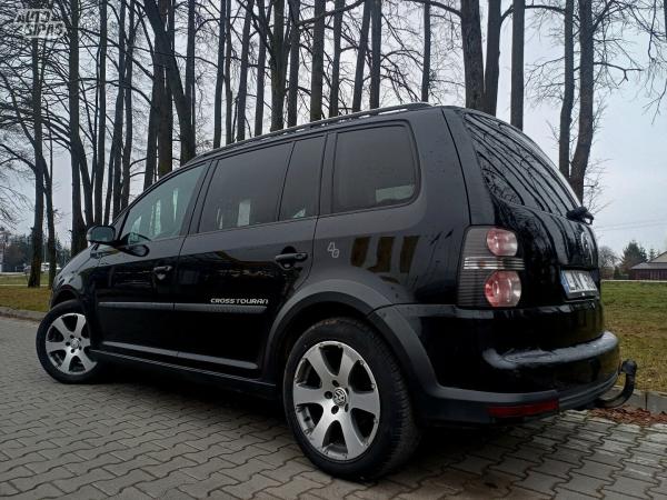 Volkswagen cross-touran 2008 in Kaunas, with an engine capacity of 2.00 L and mileage of 321 thousand km for 3250 €, photo 1 on AUTOMOTO.COM.LV