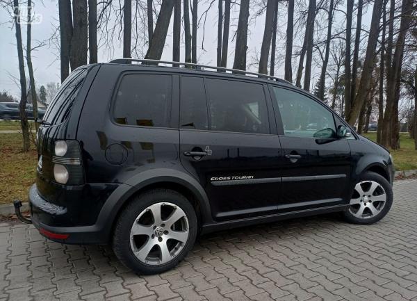 Volkswagen cross-touran 2008 in Kaunas, with an engine capacity of 2.00 L and mileage of 321 thousand km for 3250 €, photo 4 on AUTOMOTO.COM.LV