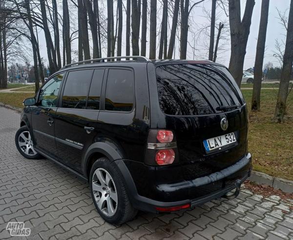 Volkswagen cross-touran 2008 in Kaunas, with an engine capacity of 2.00 L and mileage of 321 thousand km for 3250 €, photo 9 on AUTOMOTO.COM.LV